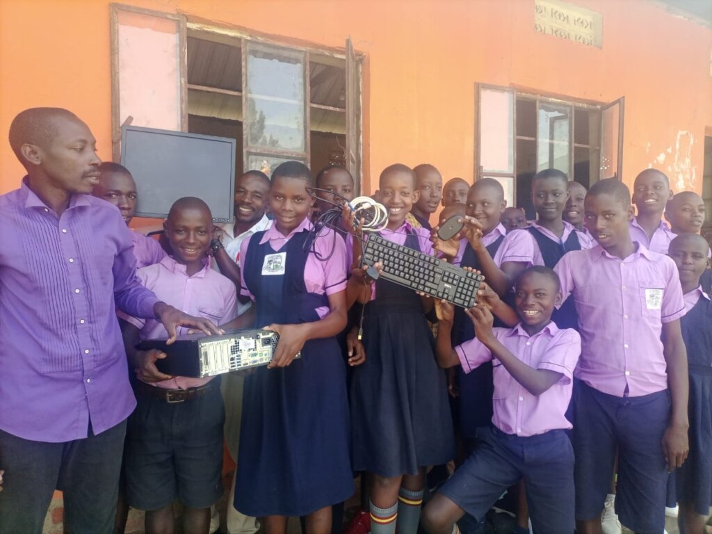 Computer Literacy Initiative for Ugandan Students - GlobalGiving
