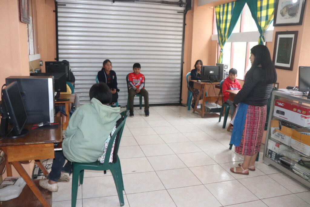 Help Maya Youth Gain Computer Literacy - GlobalGiving