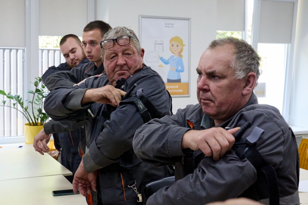 Equip and Train 1,000 Ukrainian Workers Under Fire - GlobalGiving