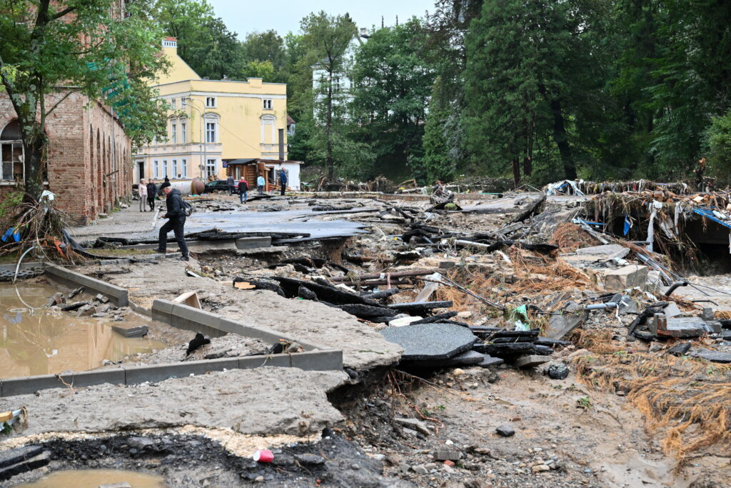 Let's help flood victims regain stability. - GlobalGiving