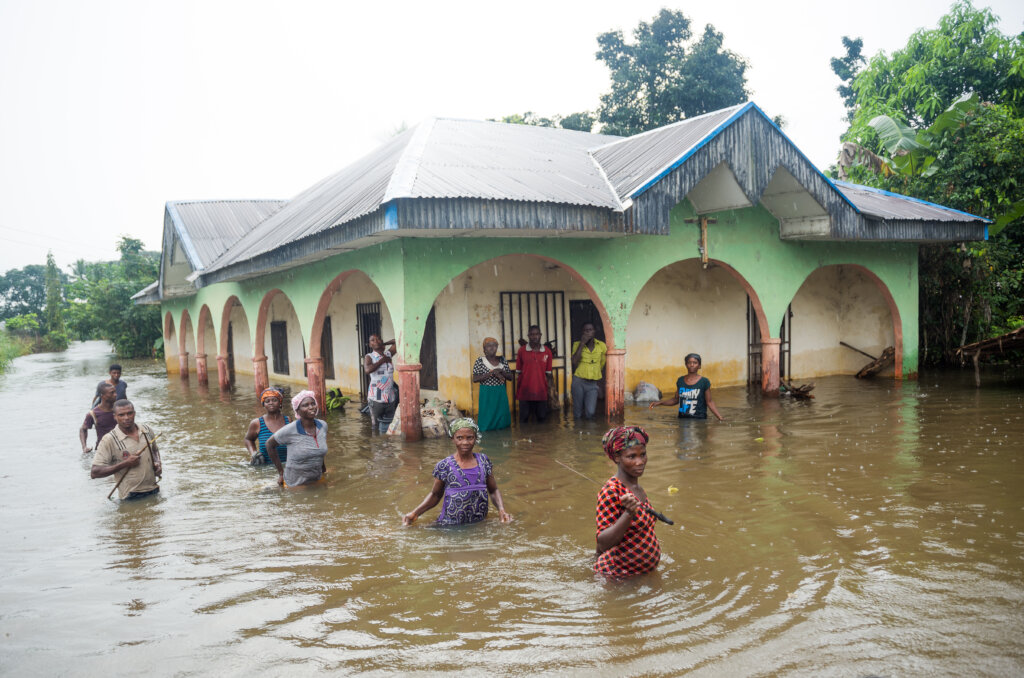 Photos from Flooding Devastate Communities in Southern Nigeria ...