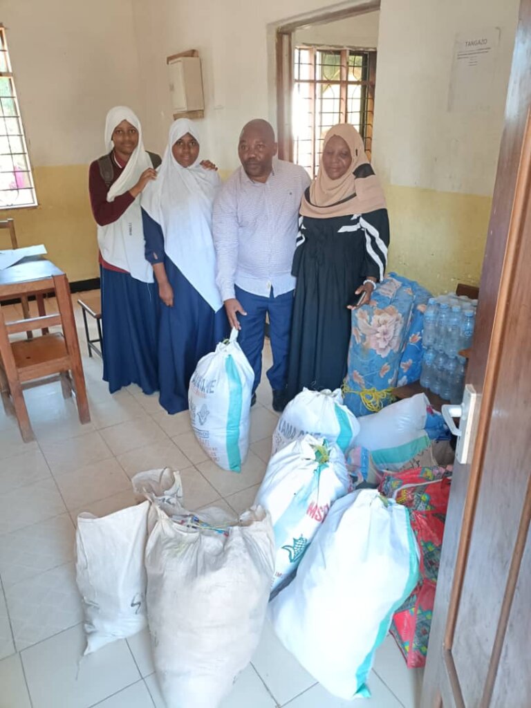 How to Share EMERGENCY:HELP 400 GIRLS BURNT DOMITORY IN MANDERA ...