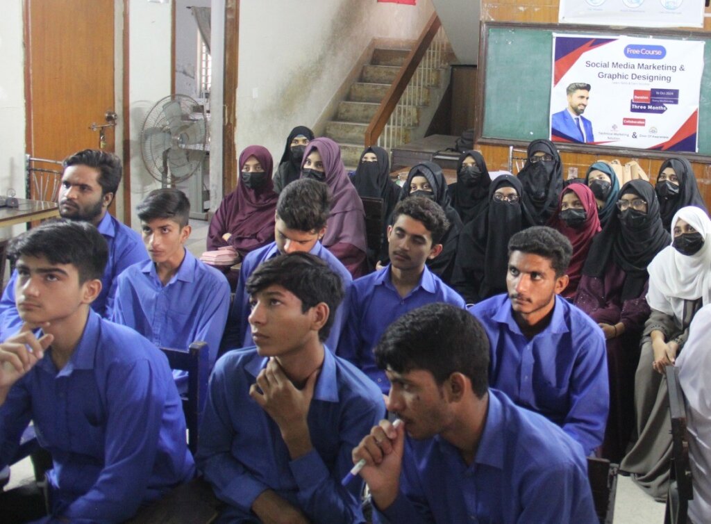 Digital Skills Program for 5200 Youth in Pakistan - GlobalGiving