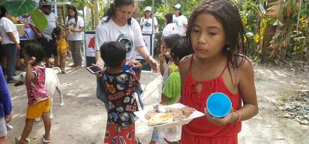 Emergency Aid 2000 typhoon victims in Philippines - GlobalGiving