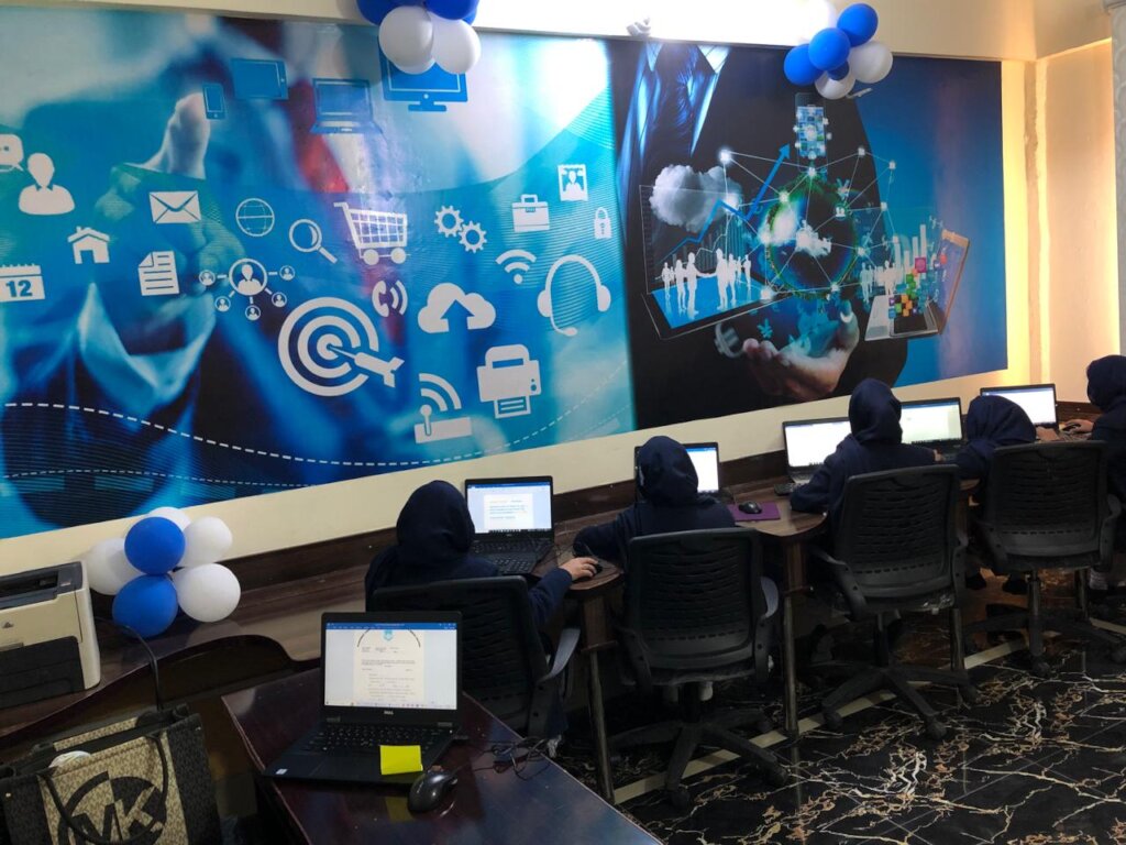 Support our Library and Computer Lab - GlobalGiving