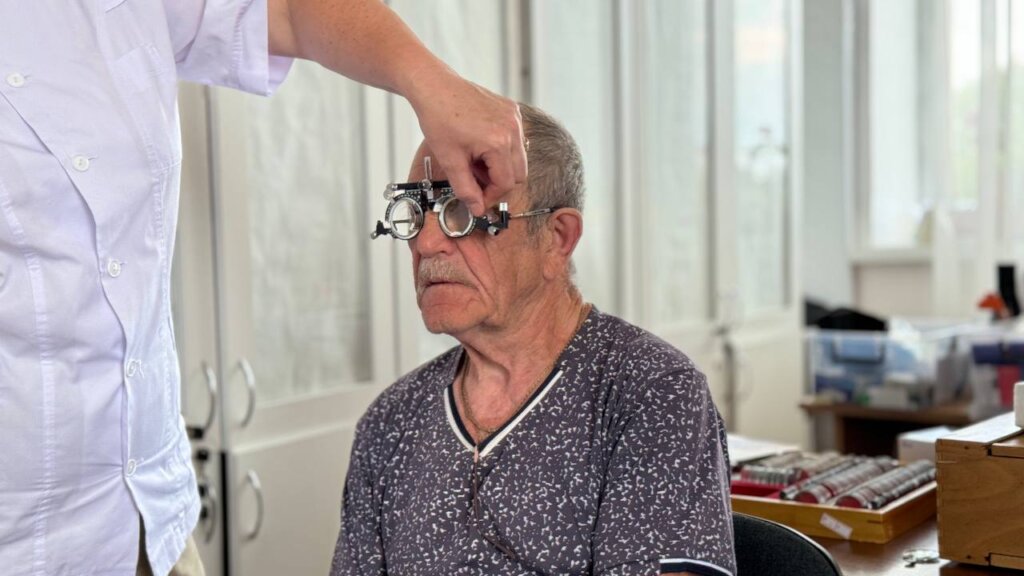 Helping to restore sight to the elderly - GlobalGiving