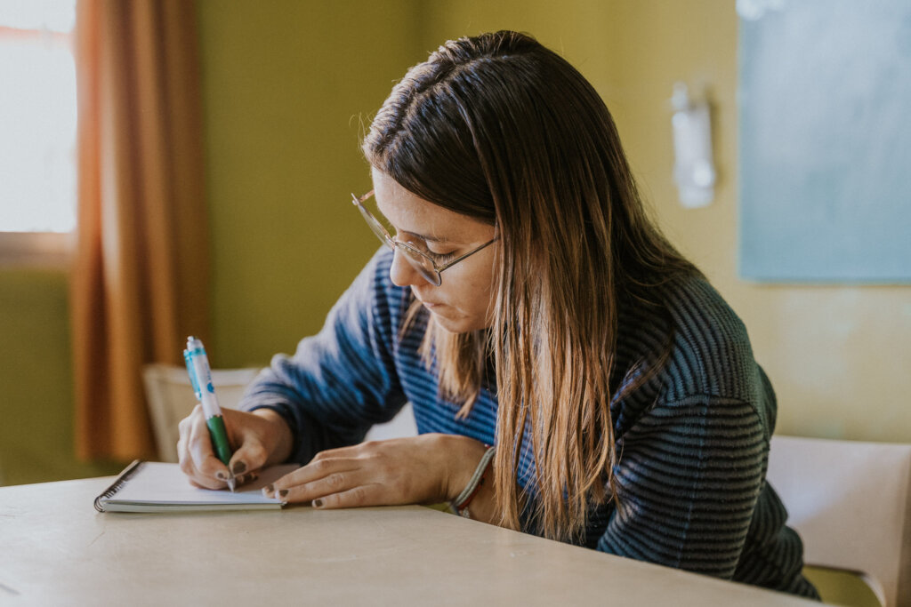 Helps low-income youth in their university careers - GlobalGiving