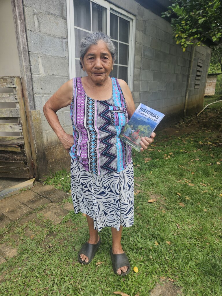 Spanish-language book Historias del Mamoni - GlobalGiving