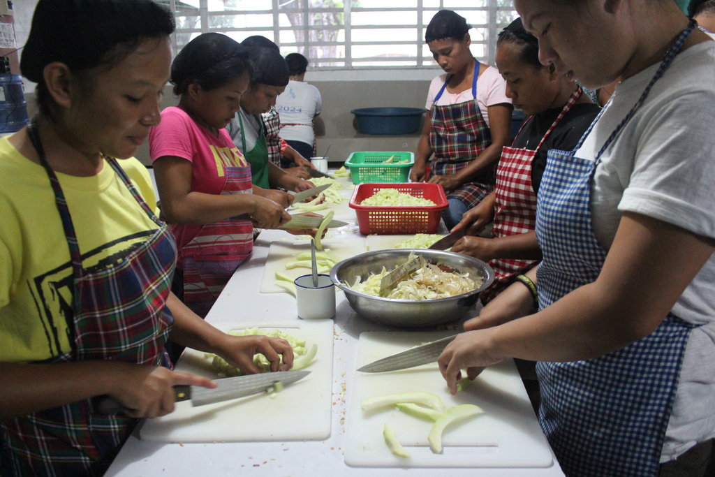 Feeding Hope: Help End Child Hunger in the PH - GlobalGiving