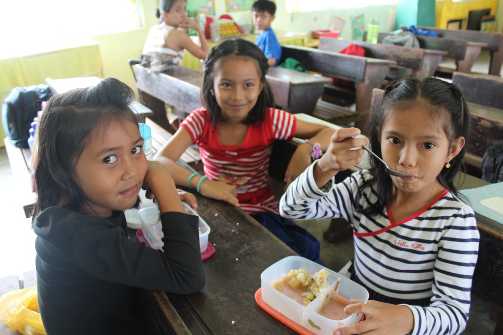 Feeding Hope: Help End Child Hunger in the PH - GlobalGiving