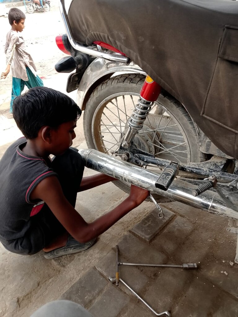Ride to Rise: Empowering Youth with repair skills - GlobalGiving